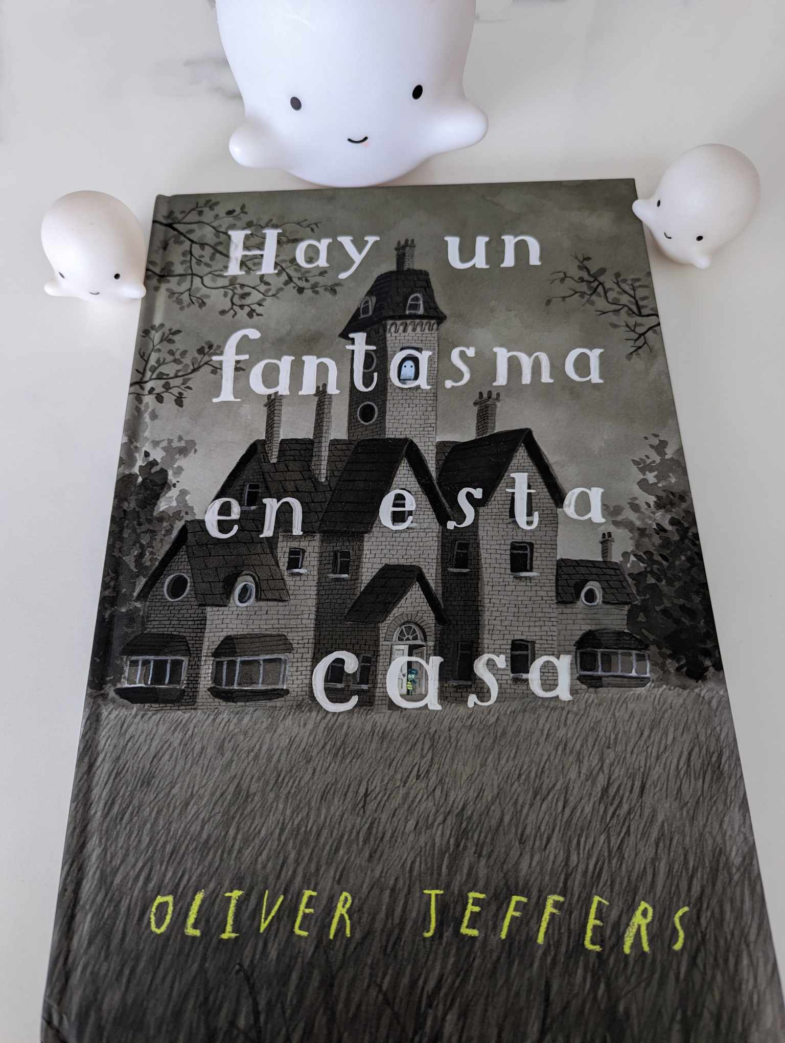 Hay un fantasma en esta casa – Madres Desterradas